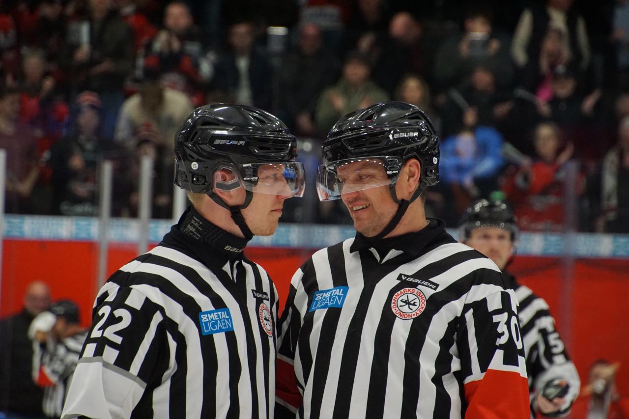 Metal Ligaen: Dagens DM-semifinaler og dommere