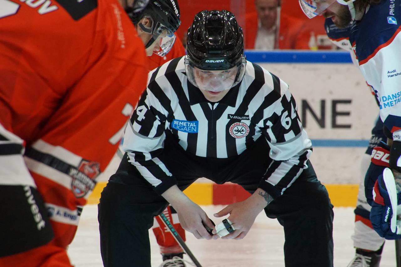 Metal Ligaen: Dagens kamp og dommere..