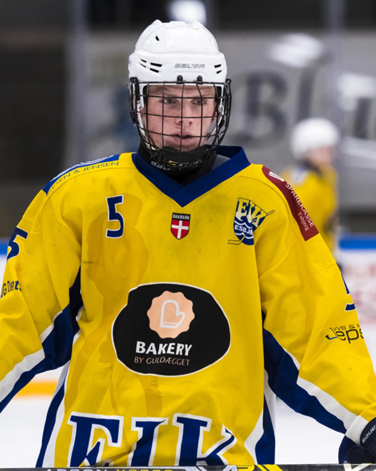 Esbjerg forlænger med ung back